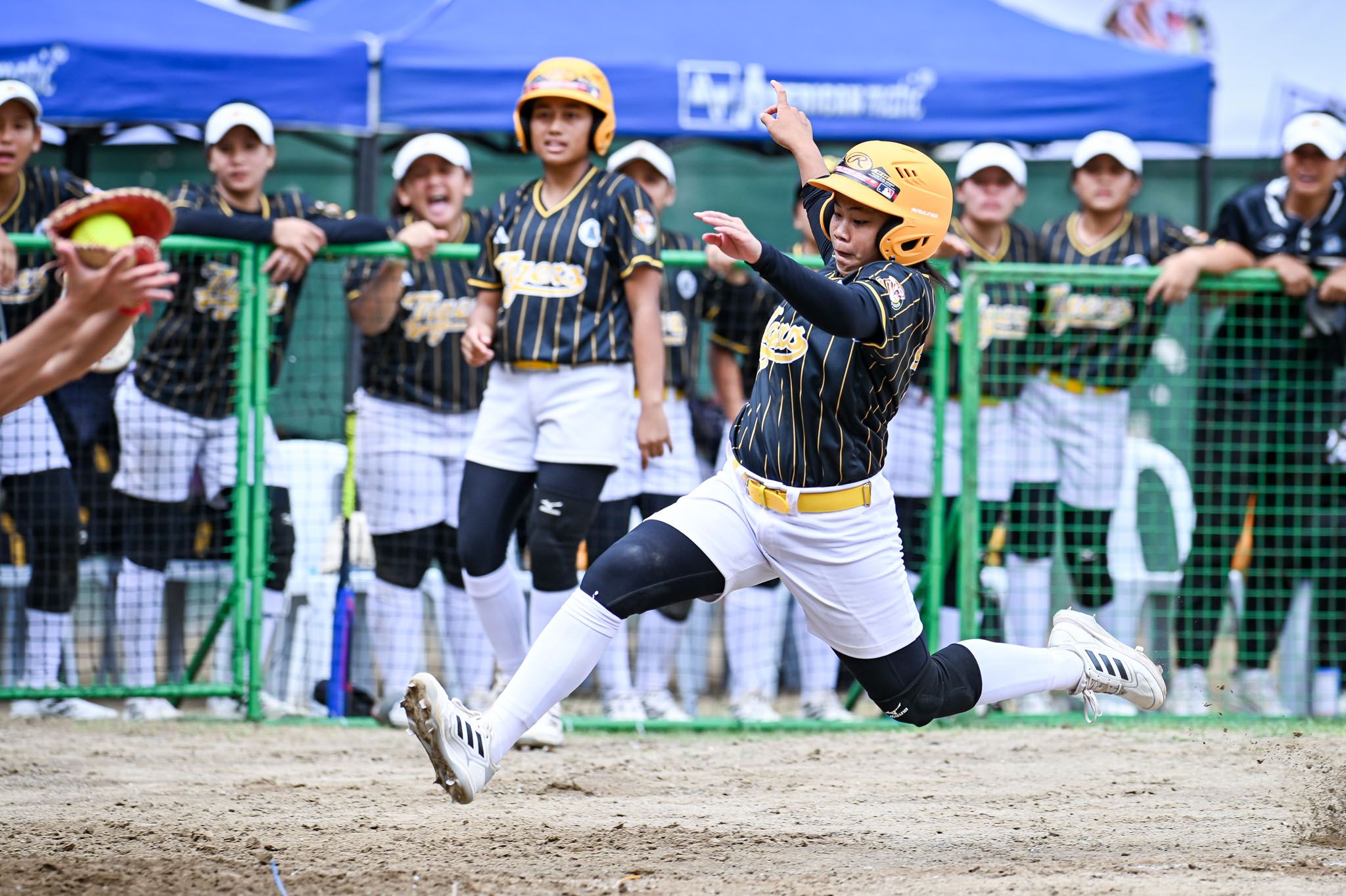 UAAP: UST turns back La Salle for winning start to softball campaign