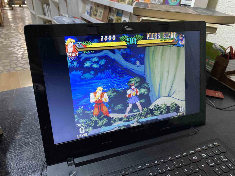 Çoğu kişi yeni oyunlar ile zaman geçirirken o hala retro türünü tercih ...