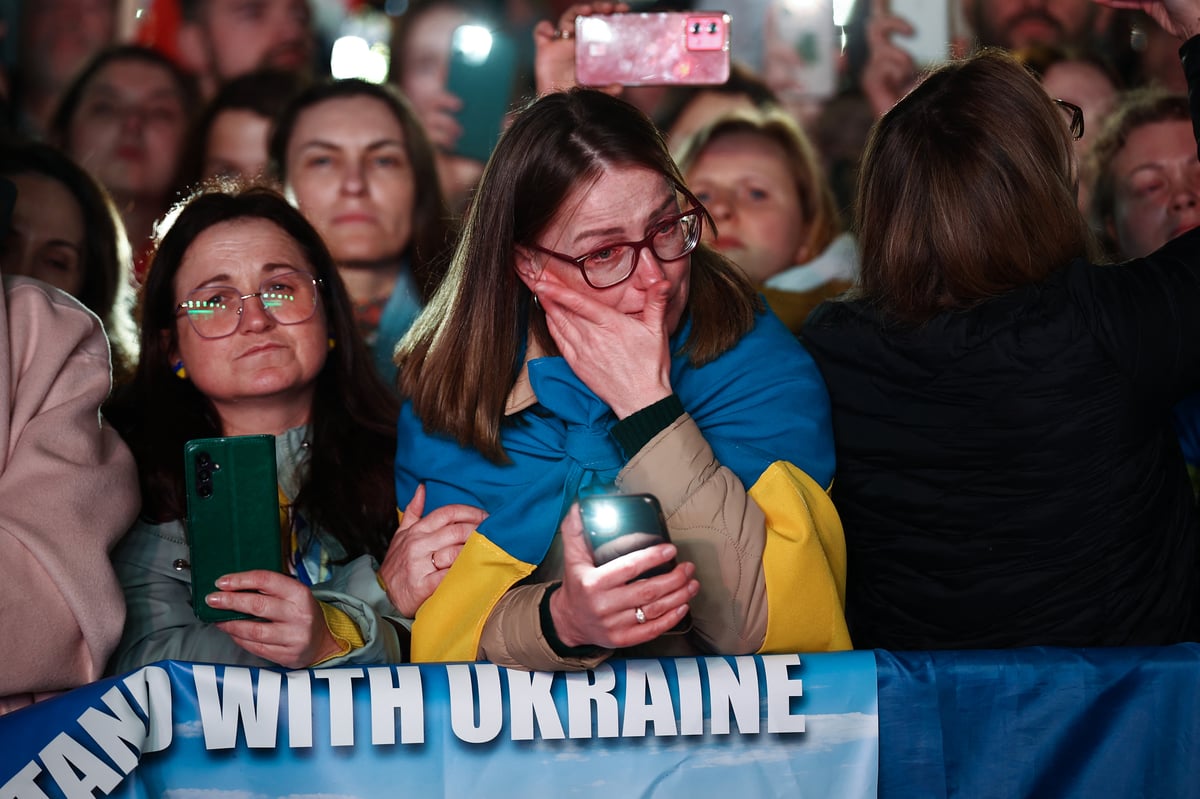 Tears in Trafalgar Square as 1,000 take part in emotional vigil to mark ...