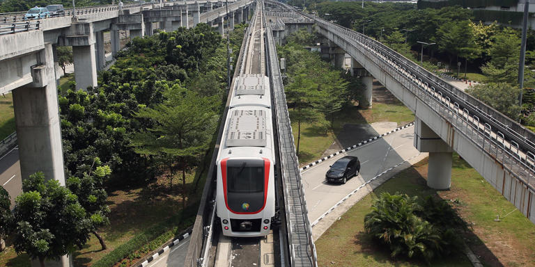 Skytrain Bandara Soetta Diberhentikan dan Solusi Pindah Terminal