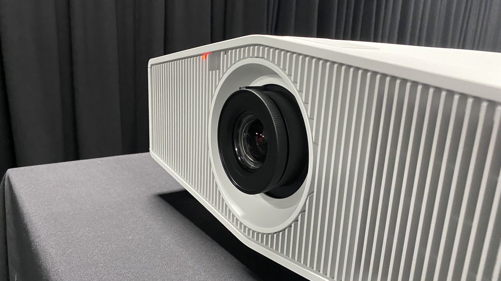 Sony's Award-winning native 4K projector drops to its lowest price ...