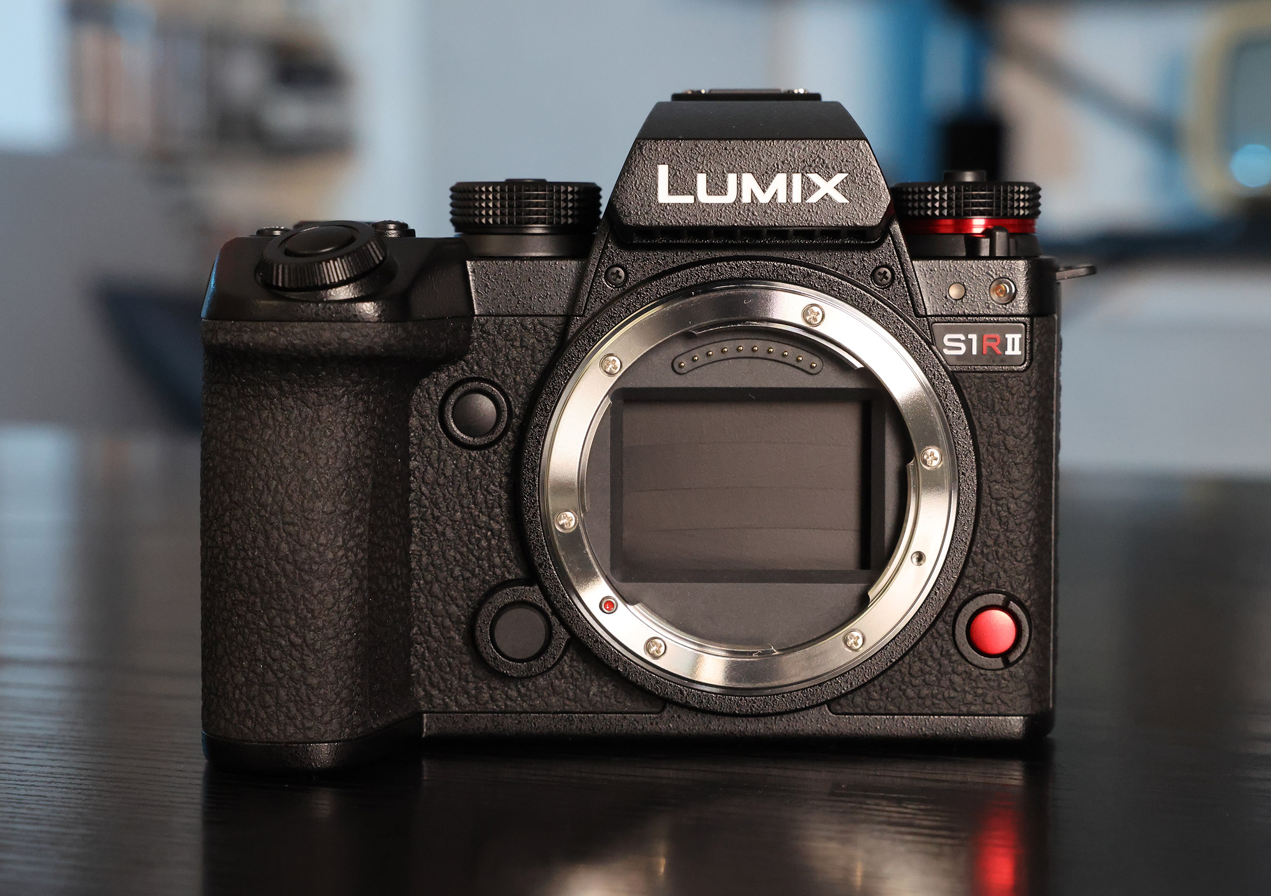 Panasonic takes on Canon with the full-frame, 45-megapixel S1R II ...