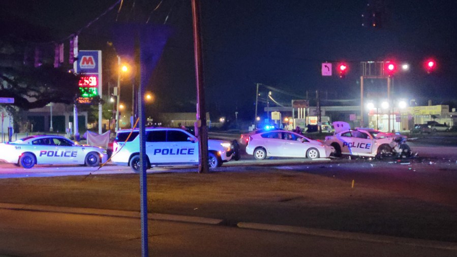 3 taken to hospital after multi-vehicle crash involving Baton Rouge ...