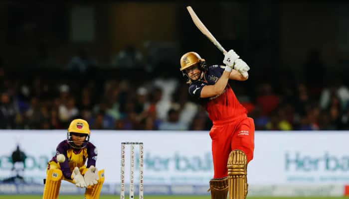 WPL 2025: RCB captain Smriti Mandhana apologizes to Ellyse Perry after super over defeat against UPW