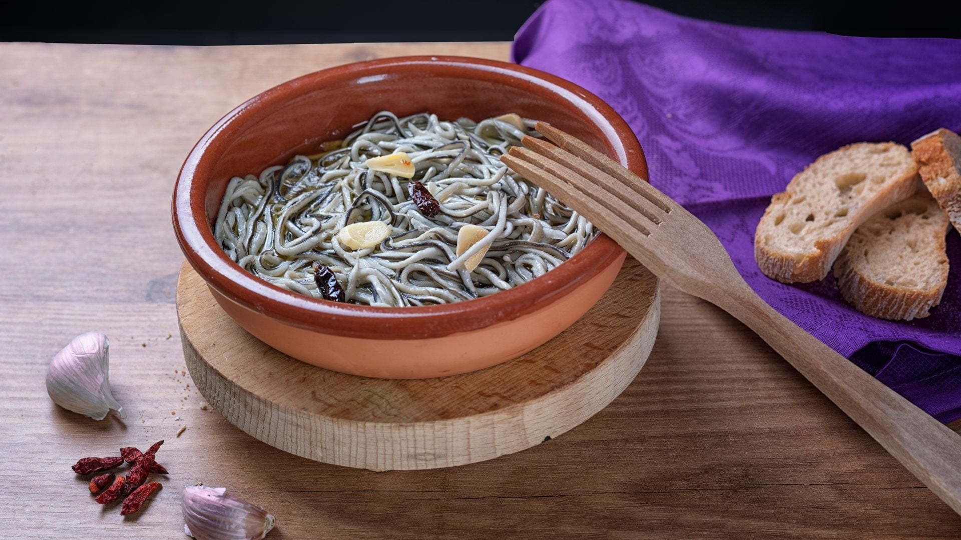 ¿Por qué las angulas son tan caras? El secreto detrás este de lujo ...