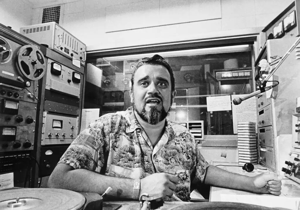 13 Iconic Radio DJs from the Past Who Defined an Era