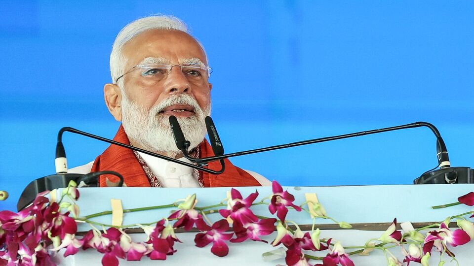 PM Narendra Modi, J-K CM Omar Abdullah greet Kashmiri Pandits on ...