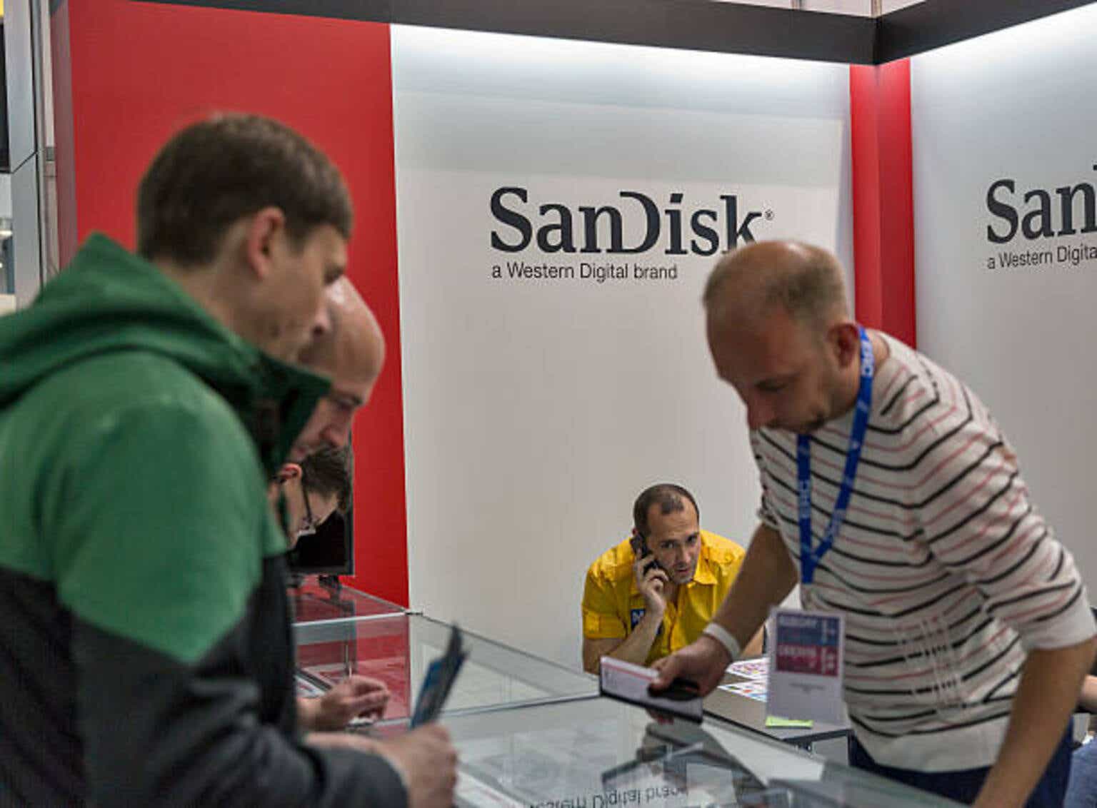 Sandisk announces pricing of upsized secondary stock offering