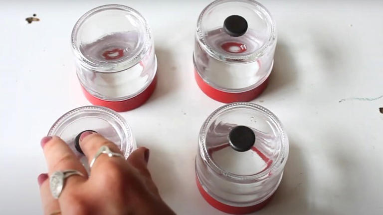 Turn Those Baby Food Jars Into Magnetic Spice Containers To Declutter ...