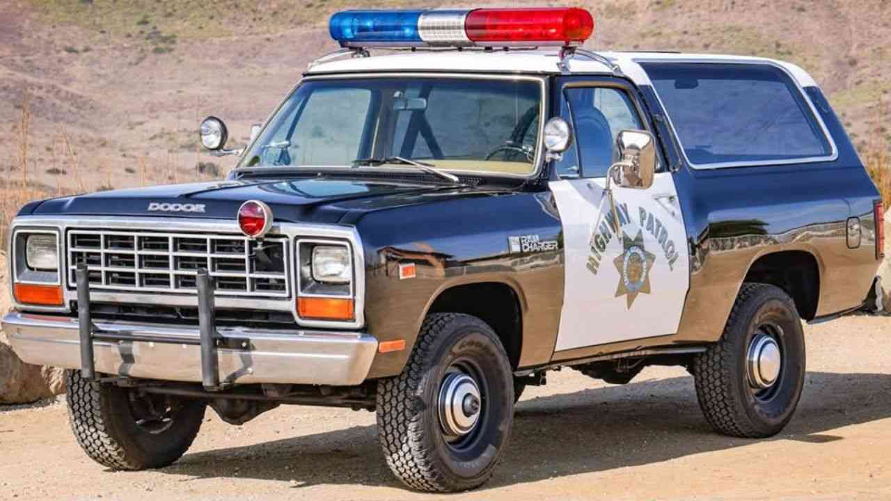 1982 Dodge Ramcharger der California Highway Patrol geht mit ...