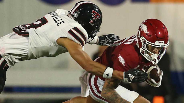 Hogs' WR Poised to Make Impact After Praise Often Given From Staff