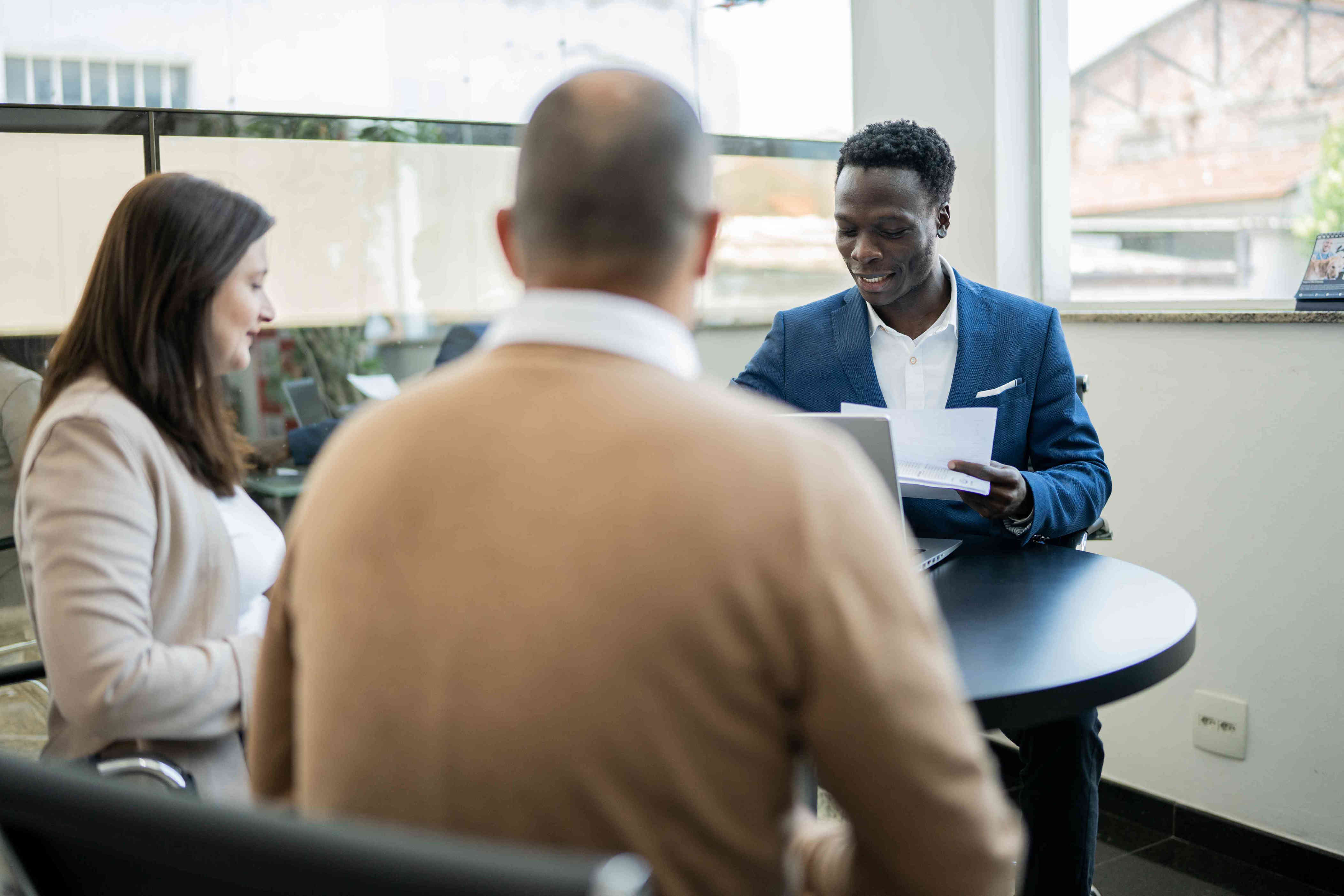 What Does a Financial Advisor Do?