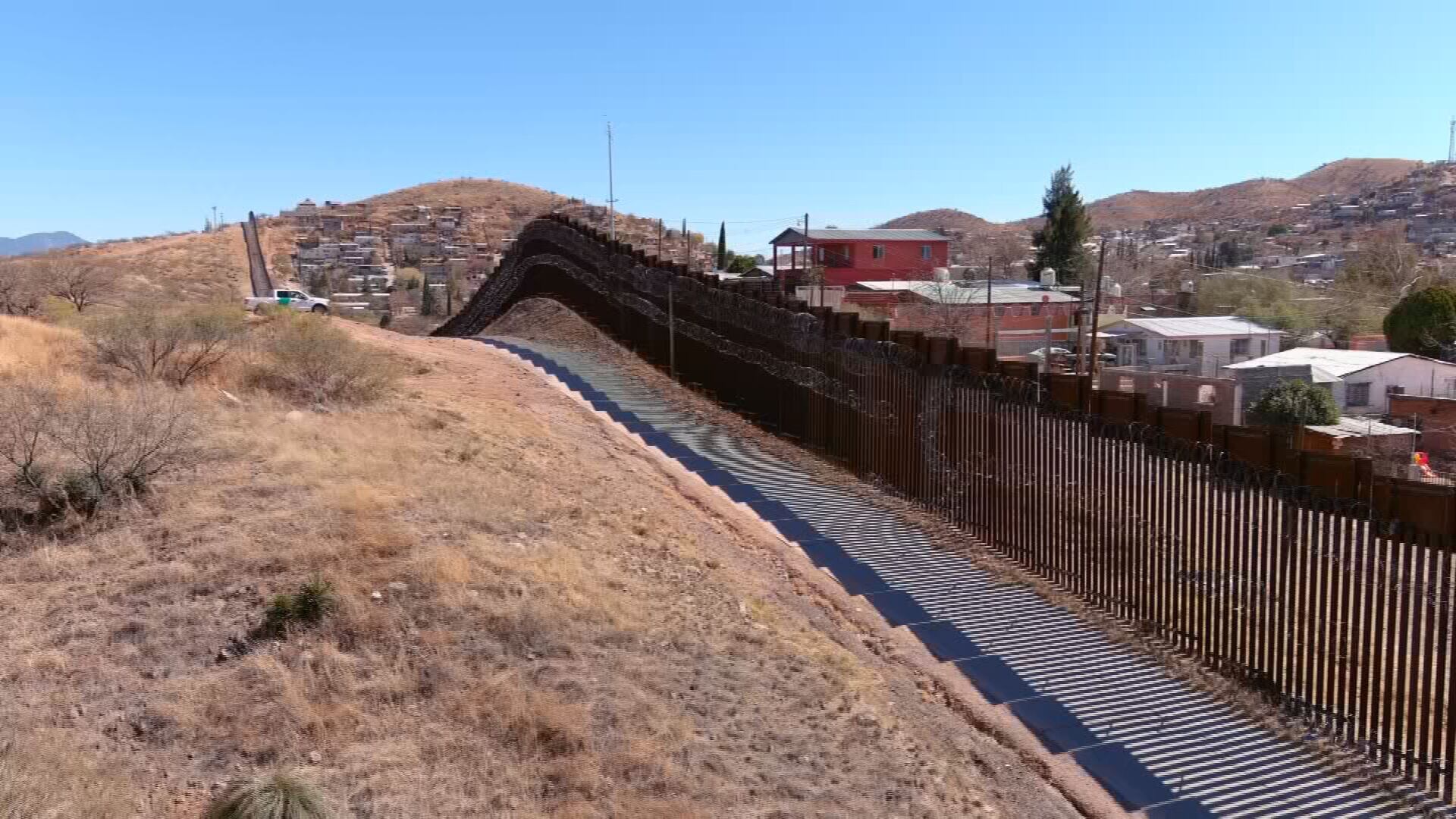 Arizona governor signs executive order for new border security plan ...