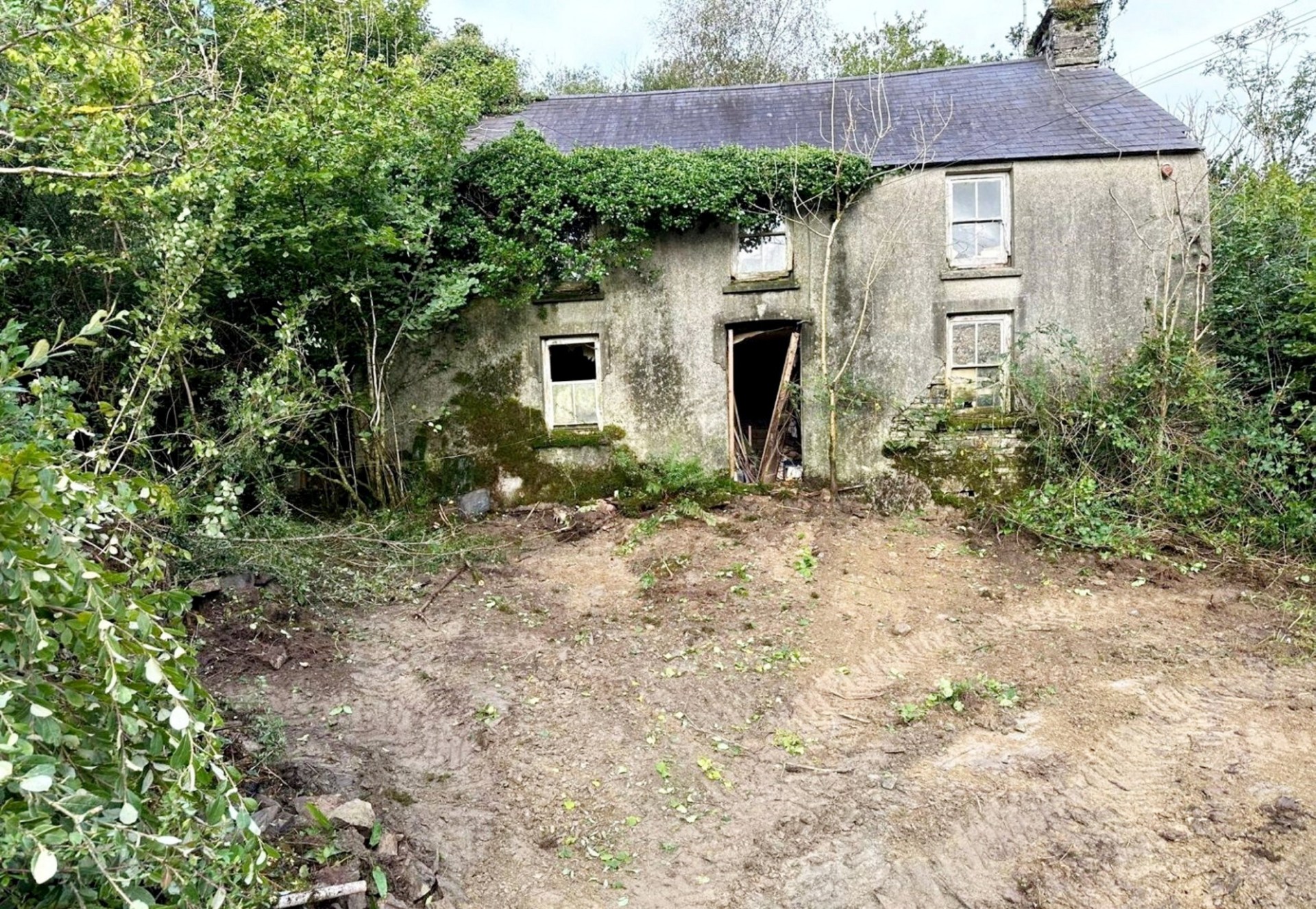 This cottage has been abandoned for 25 years — and now it’s on sale for ...