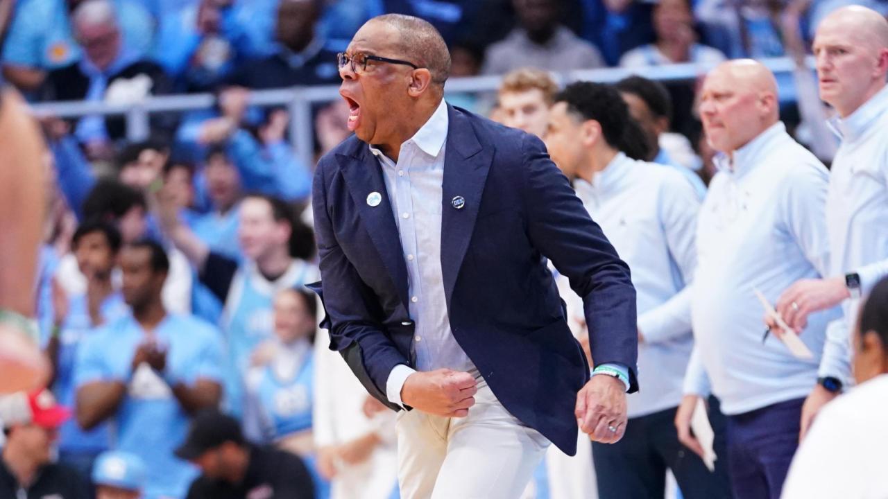 North Carolina men's basketball coach Hubert Davis signs extension