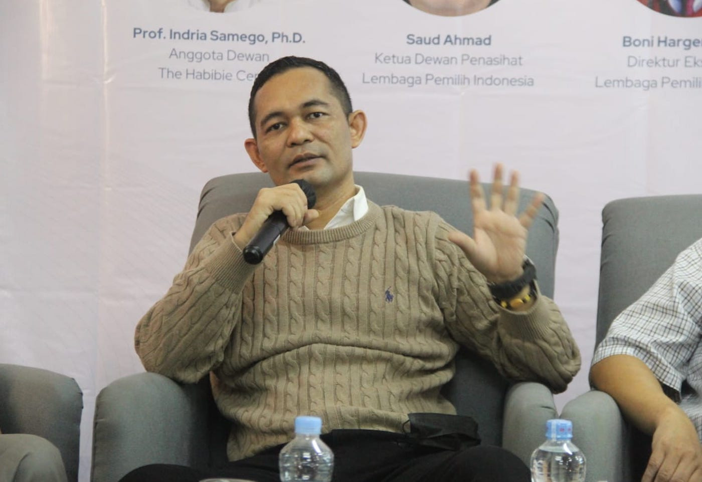 Prabowo Pertahankan Kapolri Jenderal Listyo, Boni Hargens: Langkah ...