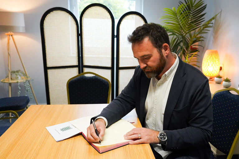 Gregor Poynton MP Calls for social media age restriction and backs plan ...