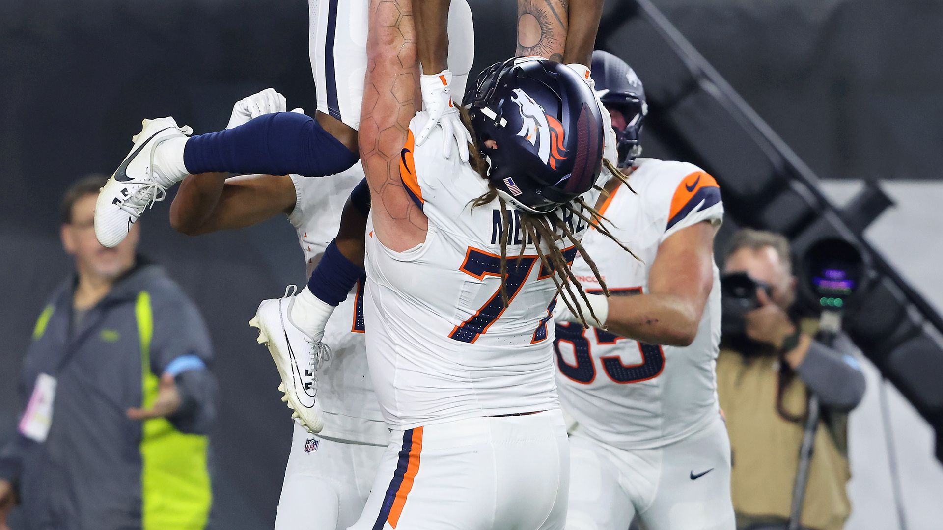 How did the play of Quinn Meinerz and Ben Powers compare to other guards in the NFL?