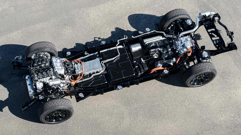 Here's How The Ramcharger's Range-Extended EV Powertrain Works