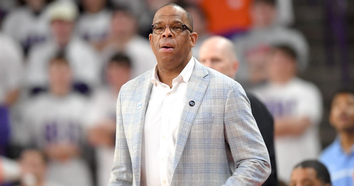 Report: Hubert Davis, UNC agreed to contract extension prior to 2024 ...