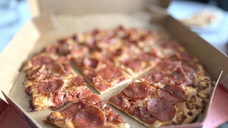 Pizza Hut's Pizza Styles, Ranked Worst To Best