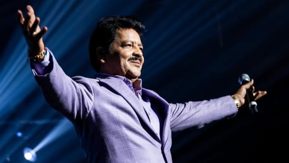 Video: Singer Udit Narayan visits Maha Kumbh Mela with wife, expresses ...