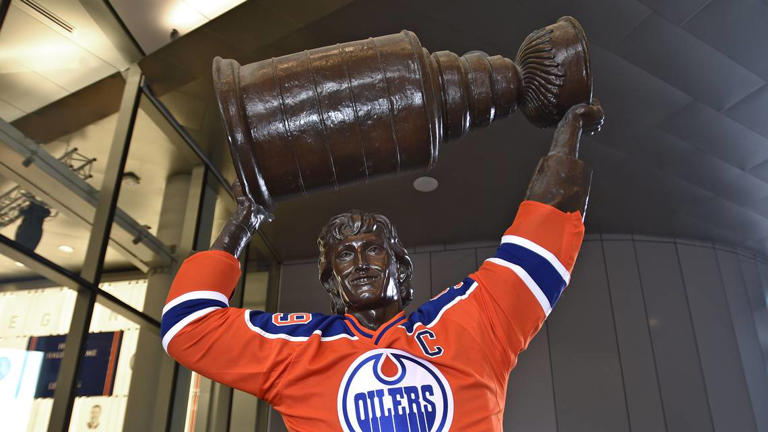 Cowan: Canadians have reason to be upset with Wayne Gretzky