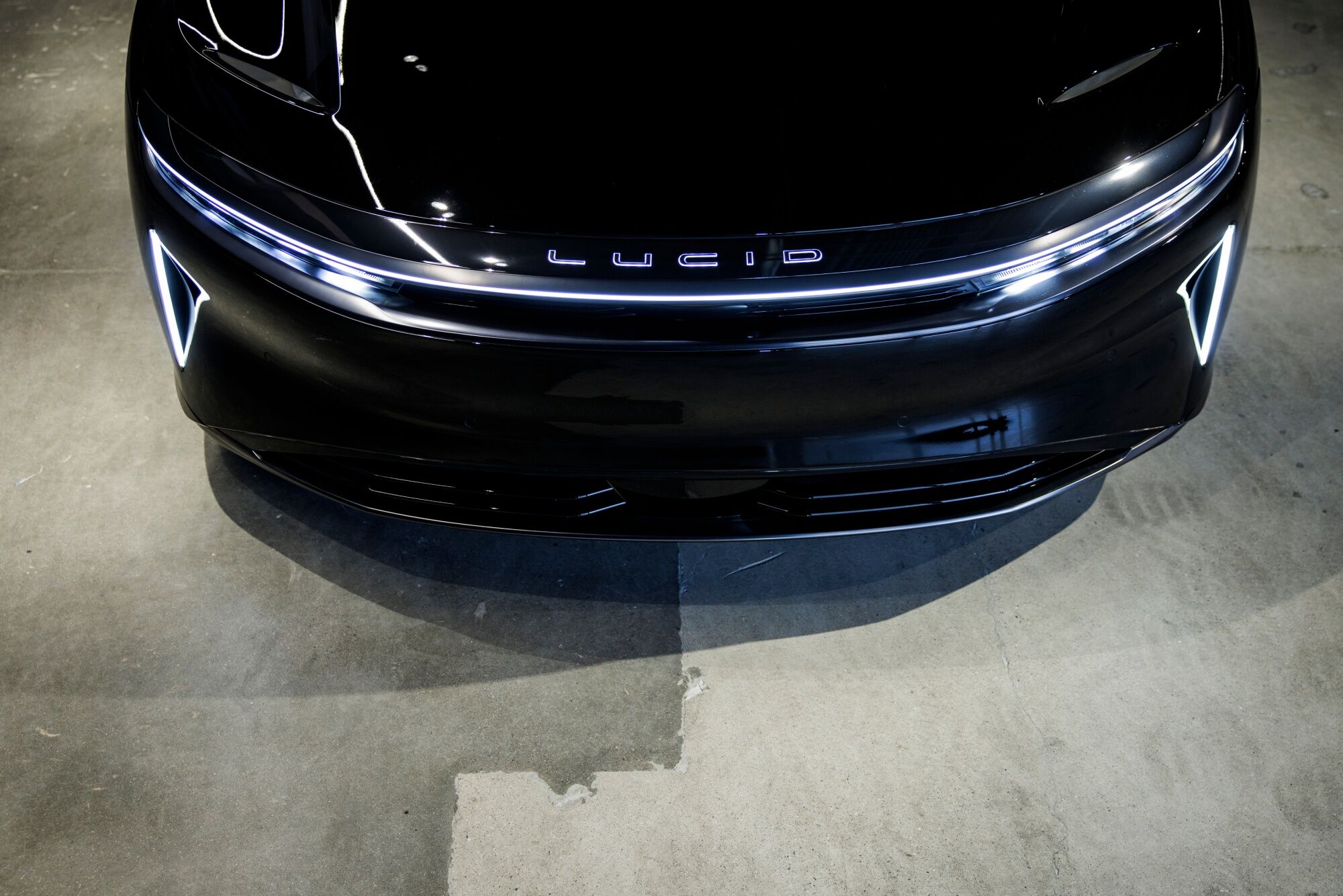 EV Maker Lucid to Seek New CEO After Rawlinson Steps Aside