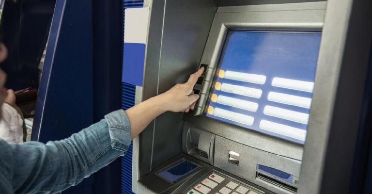 Los 6 bancos que no te cobran comisión por retirar dinero en 2025 | LISTA