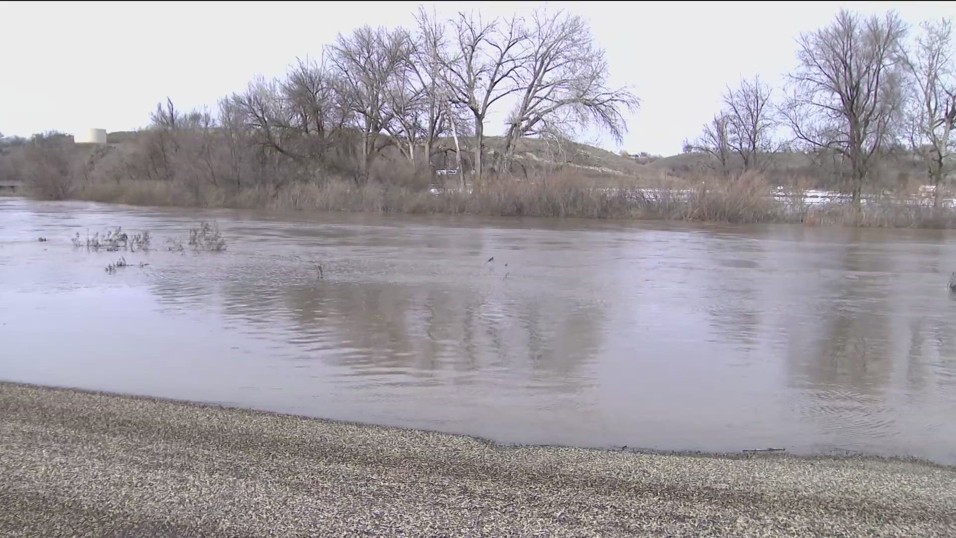 Flooding closes roads in Malheur County