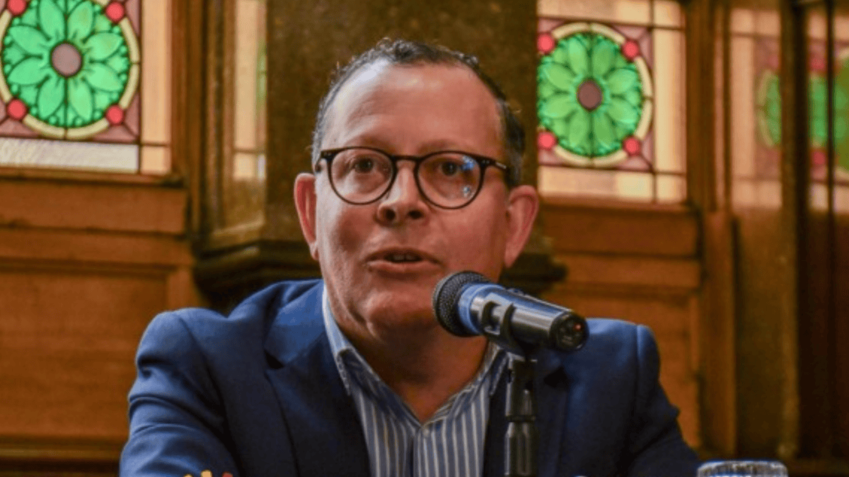 Álvaro Perrone respalda la desindexación salarial como clave para la ...