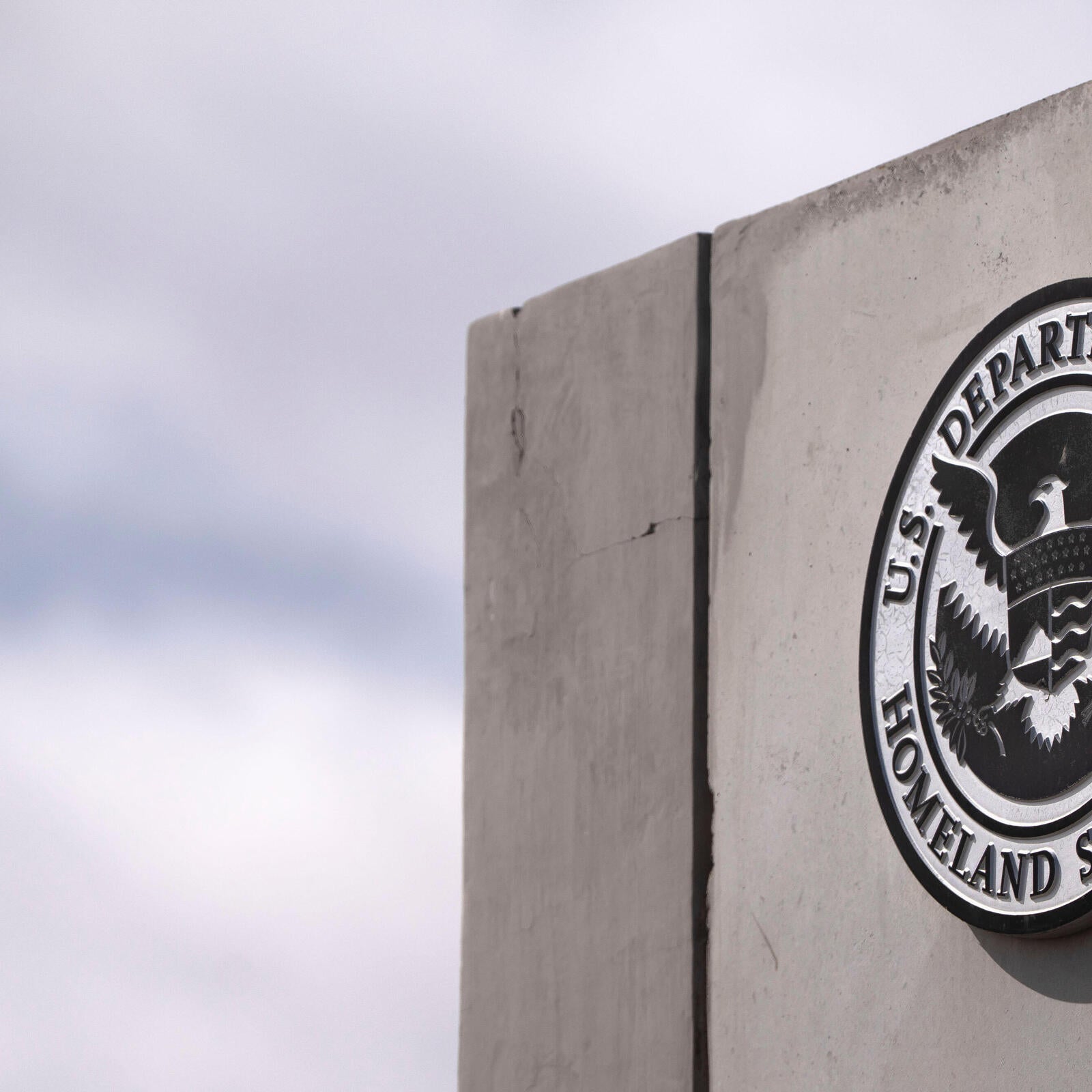 Undocumented immigrants who fail to join registry threatened with jail ...