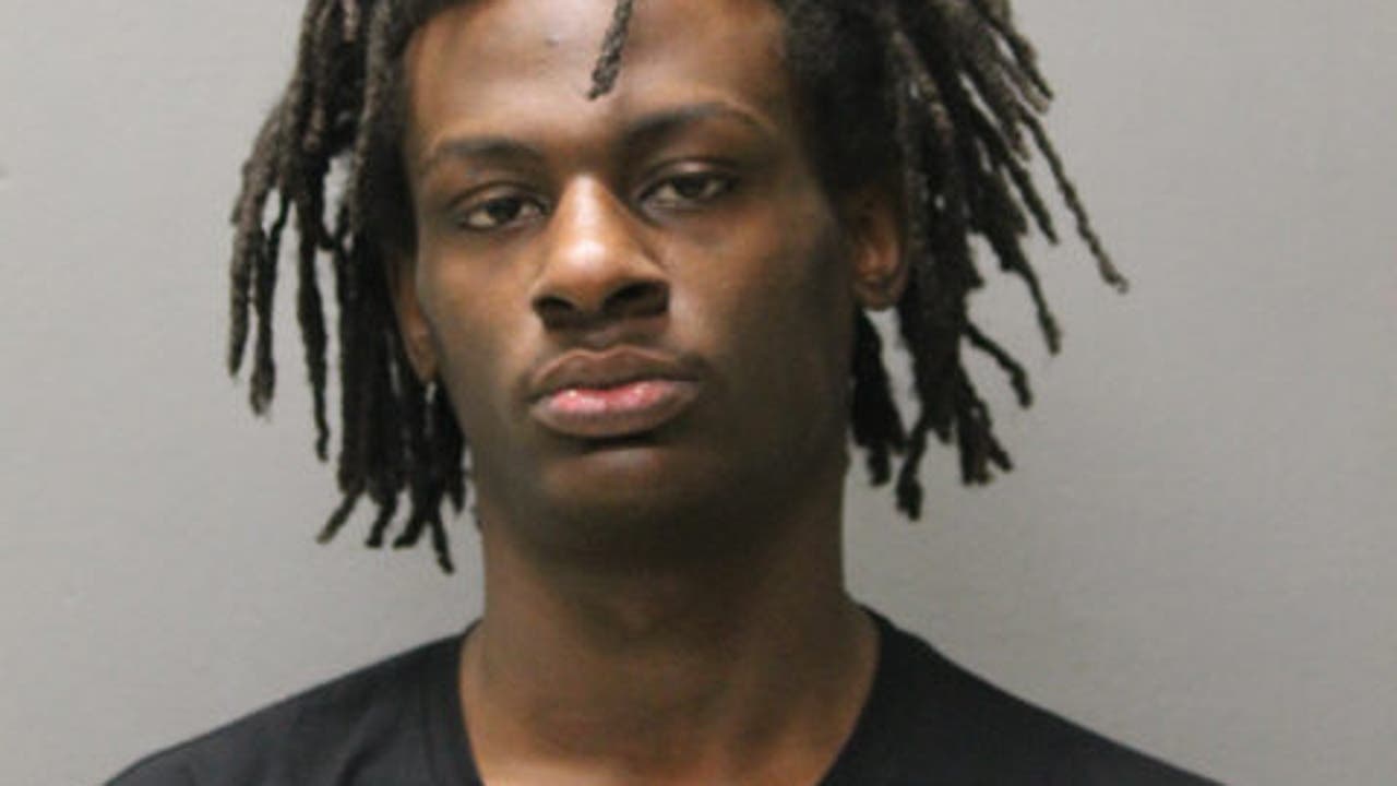 Chicago man arrested for robbing man at gunpoint last month: police