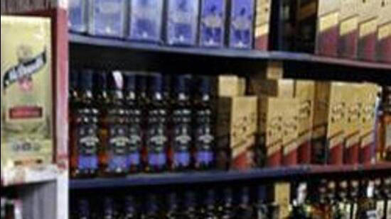 Govt corners AAP as CAG flags excise losses