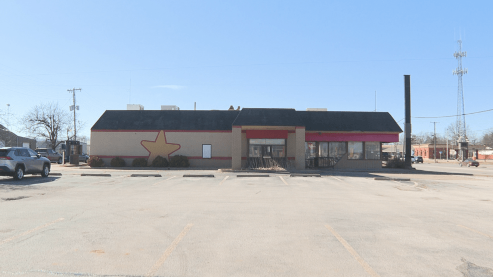 New restaurant opening in former Macomb Hardee's building