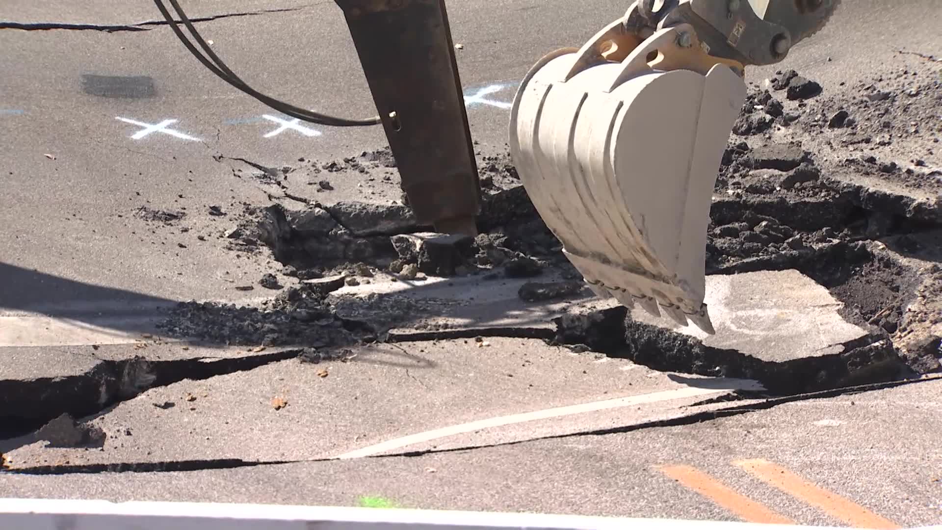 Cody reports on Riverside Drive sinkhole