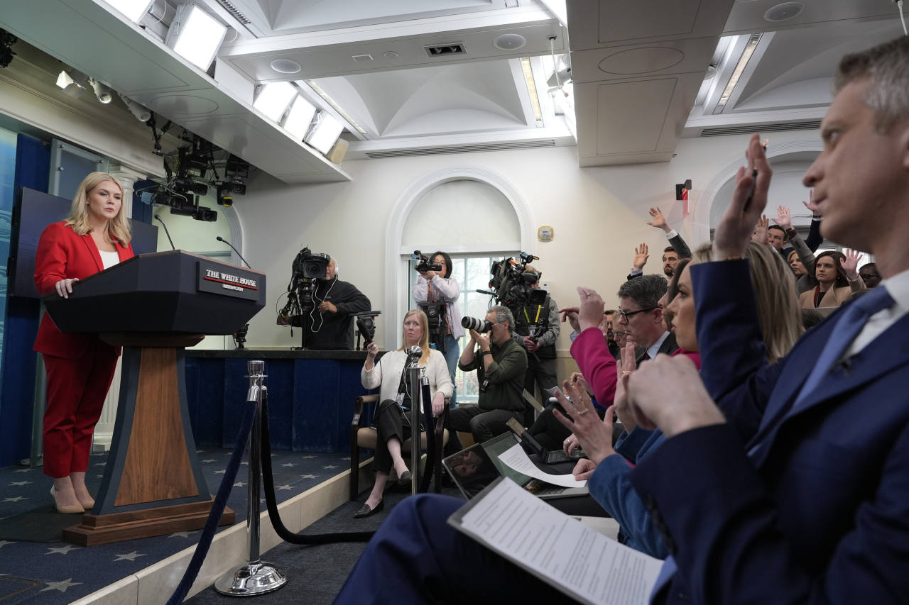 White House Takes Control of Press ‘Pool’ That Shares Access to ...