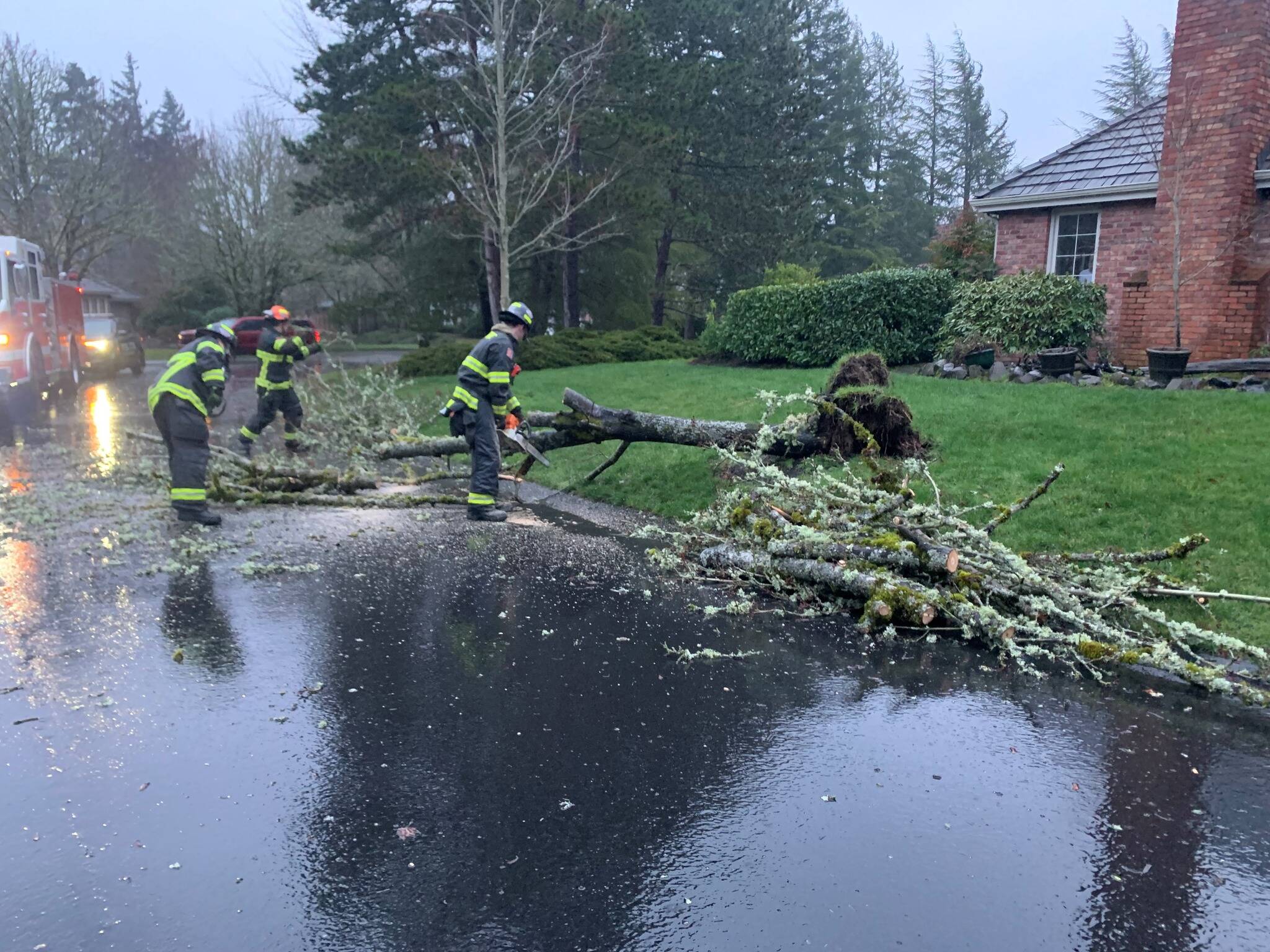 Mercer Island crews clean up after massive storm