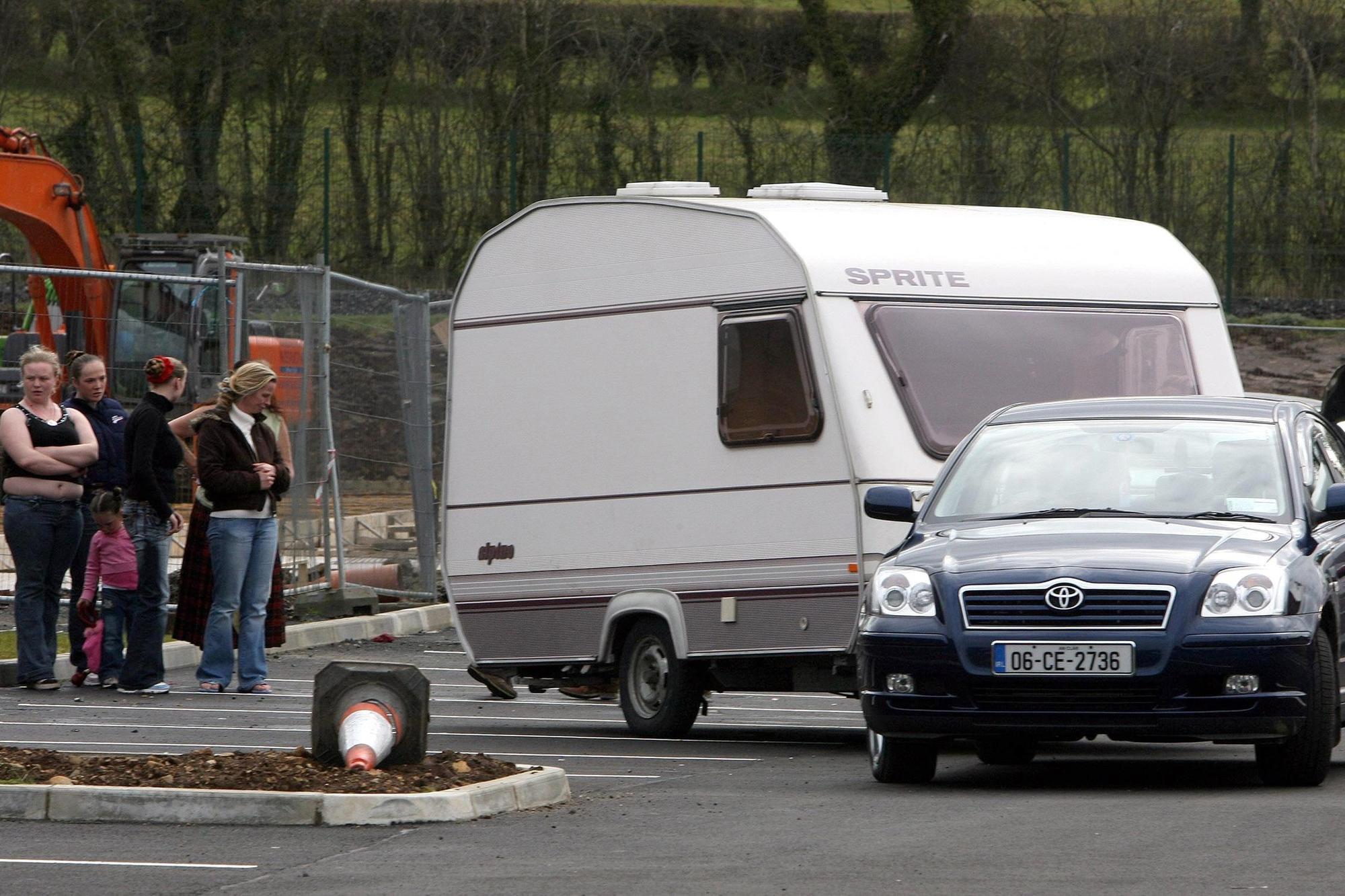 Trespass laws prevent travellers from practising lifestyle, report says