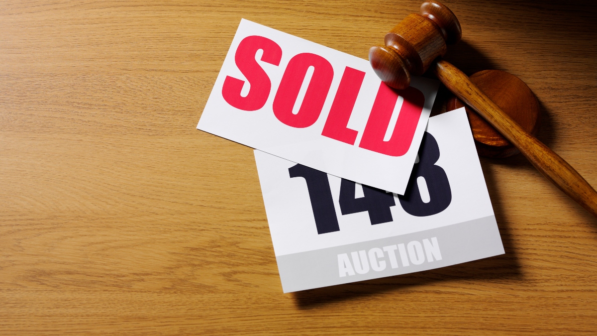 Pop-Up Auction Scams Cost Buyers Thousands-Here's How to Spot the Fakes
