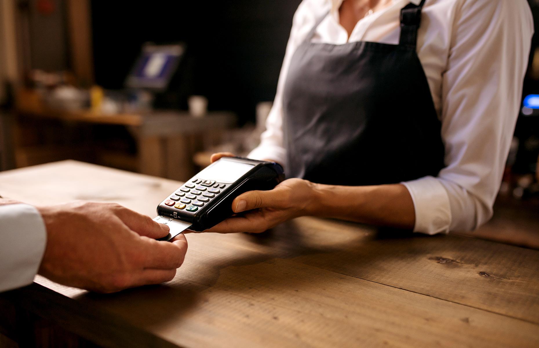 33 common faux pas you should NEVER commit at a restaurant