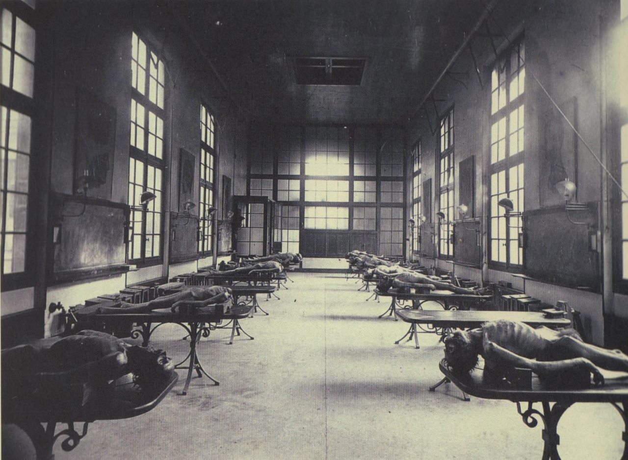 27 Vintage Photos That Show The Terrifying Medical Procedures and ...