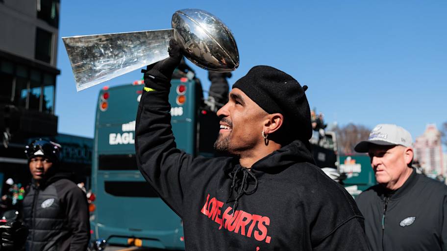 Jalen Hurts' mom shares at-home workout flexing biceps belting out ...