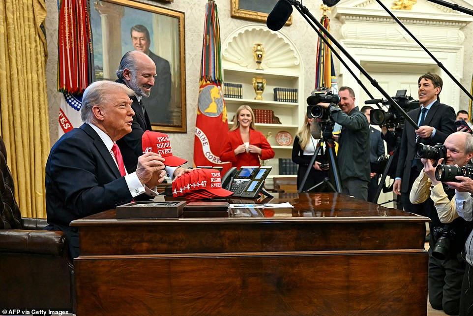 Trump signs executive order on healthcare price transparency