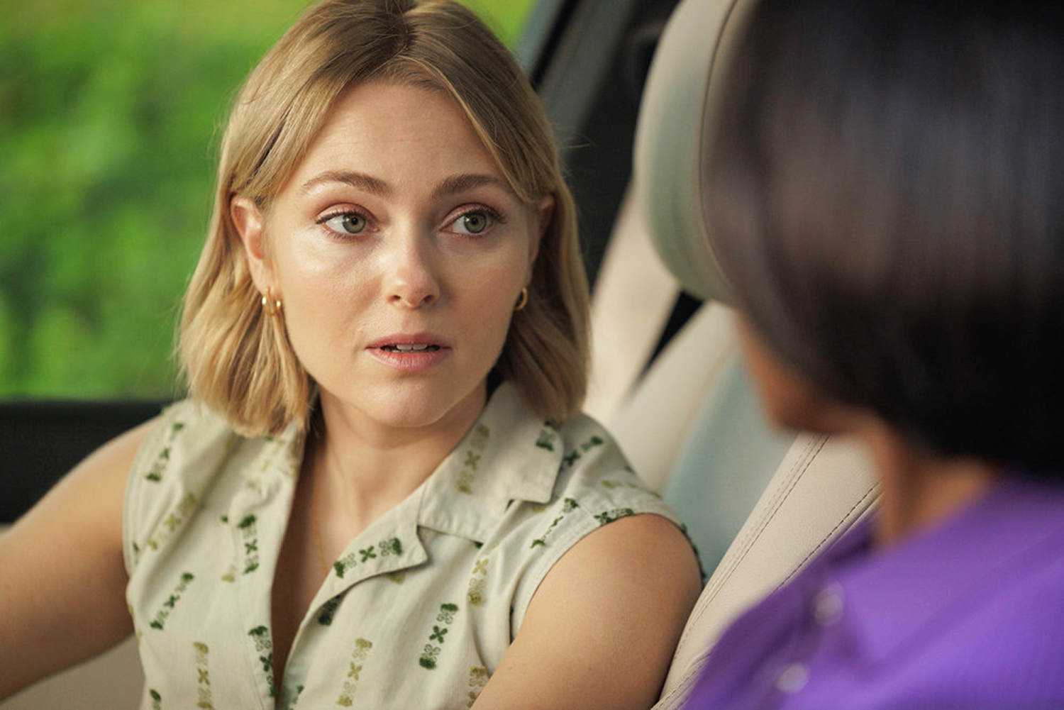 Who dies in the 'Grosse Pointe Garden Society'? Star AnnaSophia Robb ...