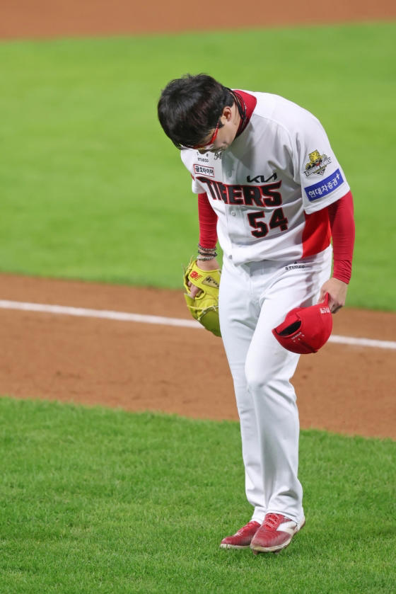 영원한 KBO 대투수 '태극마크' 드디어 입 열다 "RYU 형과 한번 더, 단..." [오키나와 현장]