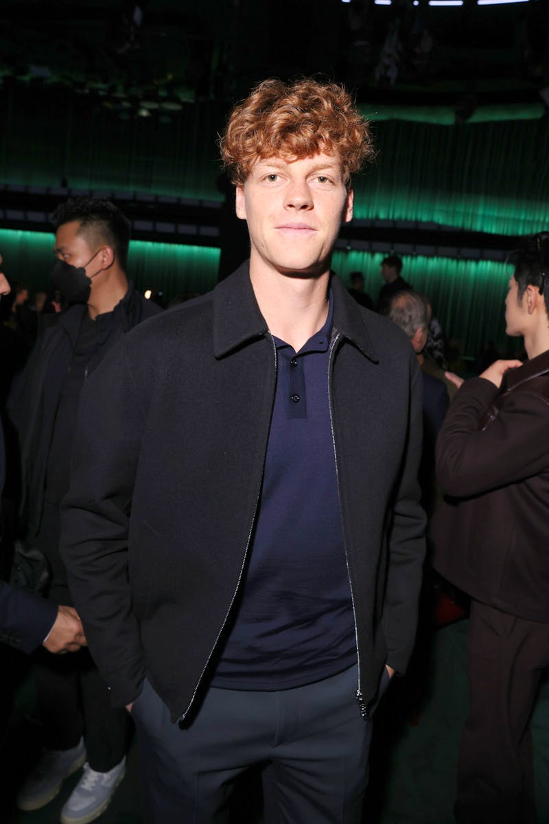 Jannik Sinner, suspendu pour dopage, rebondit à la Fashion Week