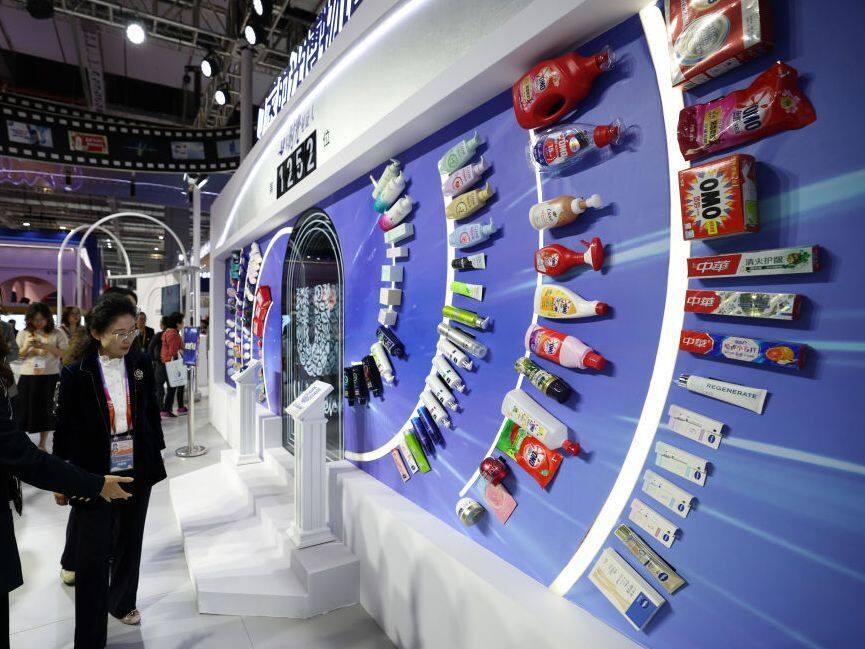 Unilever CEO Steps Down, Sends Retail Sentiment Into Wait-And-See Mode