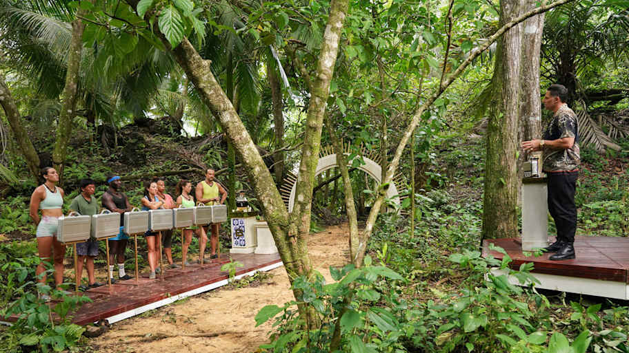 Who was eliminated in Deal or No Deal Island season 2, episode 8?