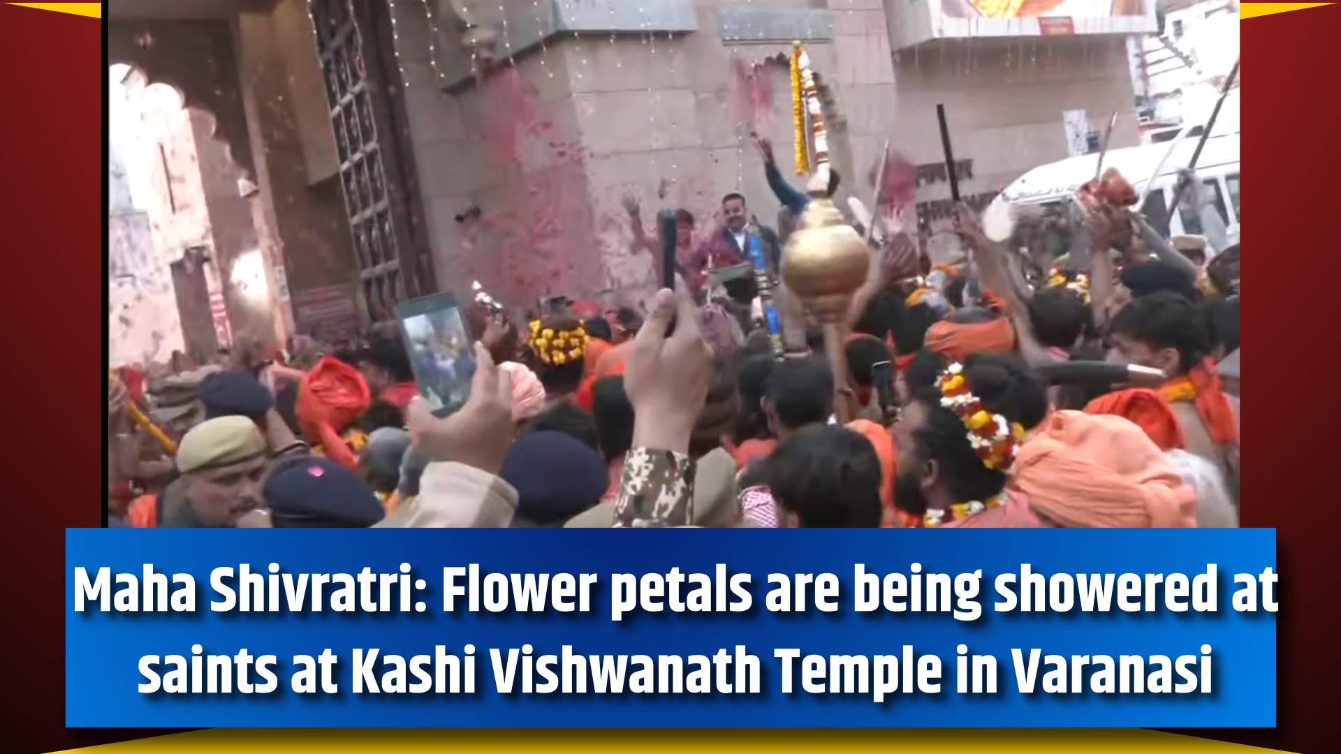 Maha Shivratri: Flower petals are being showered at saints at Kashi ...